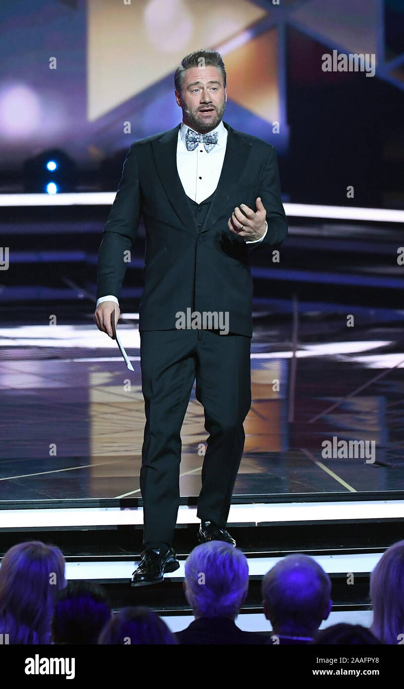 Baden Baden, Germany. 21st Nov, 2019. Singer Sasha gives the laudation ...