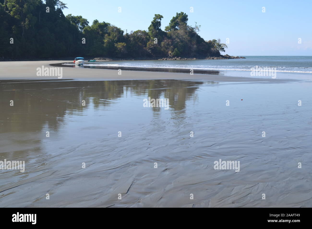 Deserted beach on Costa Rican island Stock Photo - Alamy