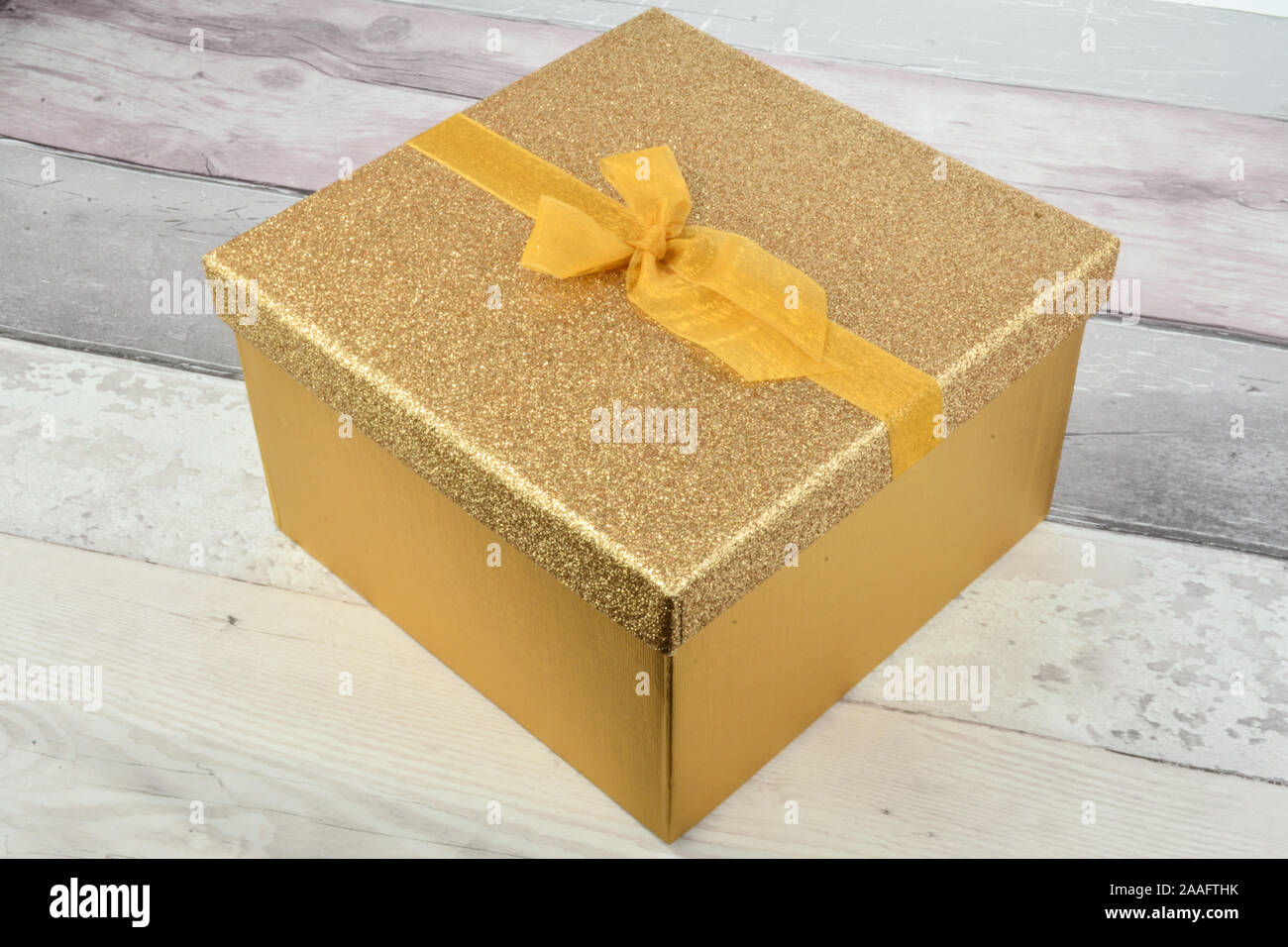 GOLD GIFT BOX WITH RIBON Stock Photo - Alamy