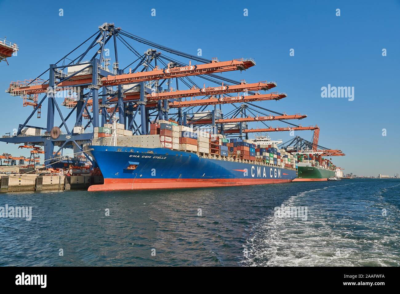 Loading containers on a ship Stock Photo - Alamy