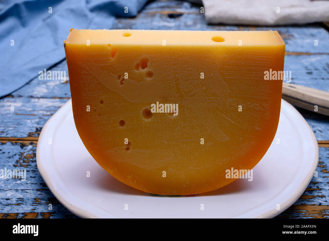 Slice old gouda cheese close hi-res stock photography and images - Alamy