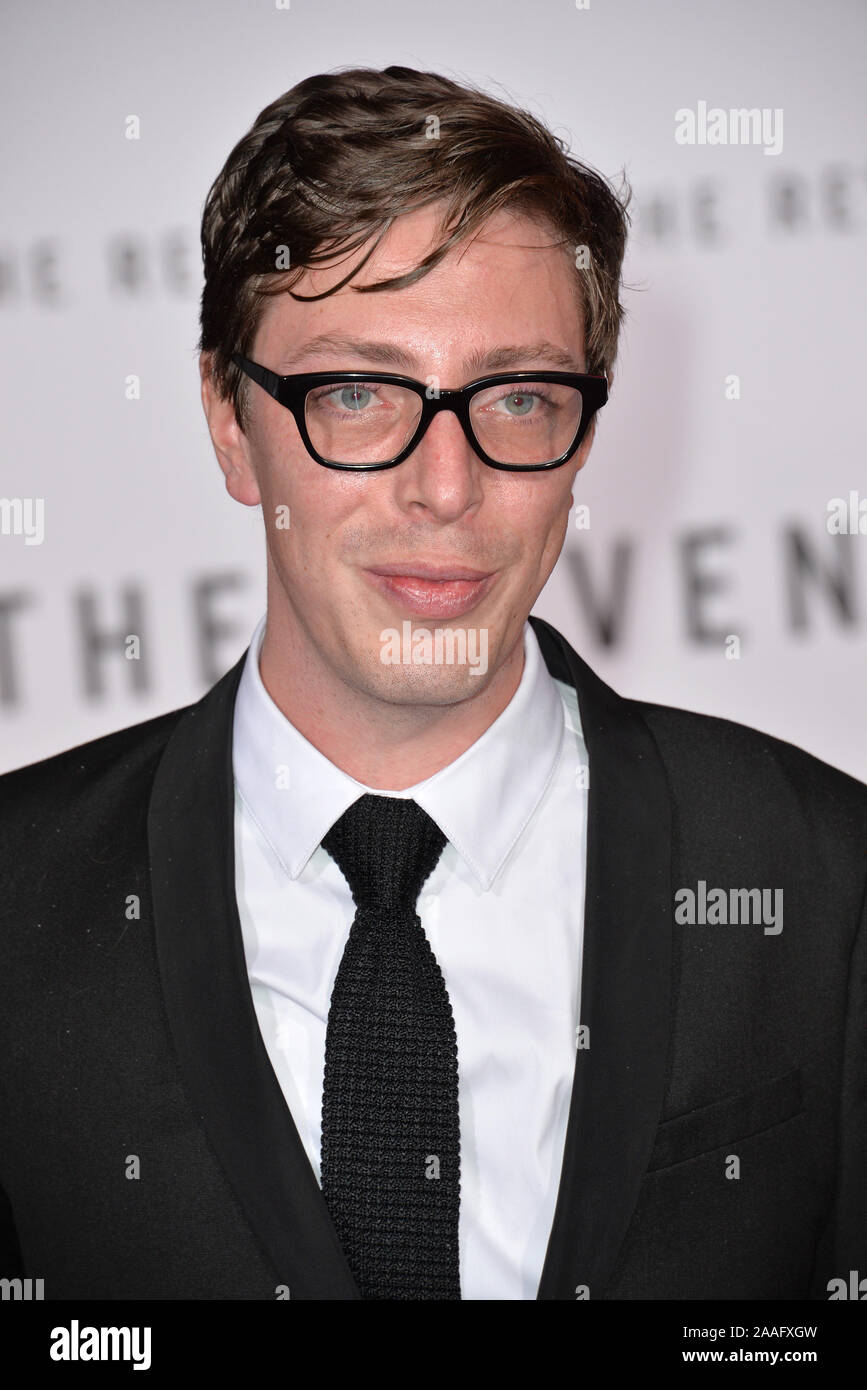 Portrait actor suit tie glasses hi-res stock photography and images - Alamy