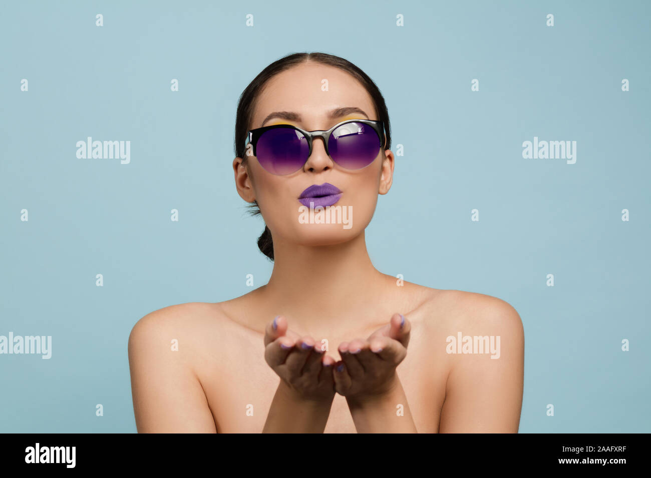 Beautiful female model sending hi-res stock photography and images - Alamy