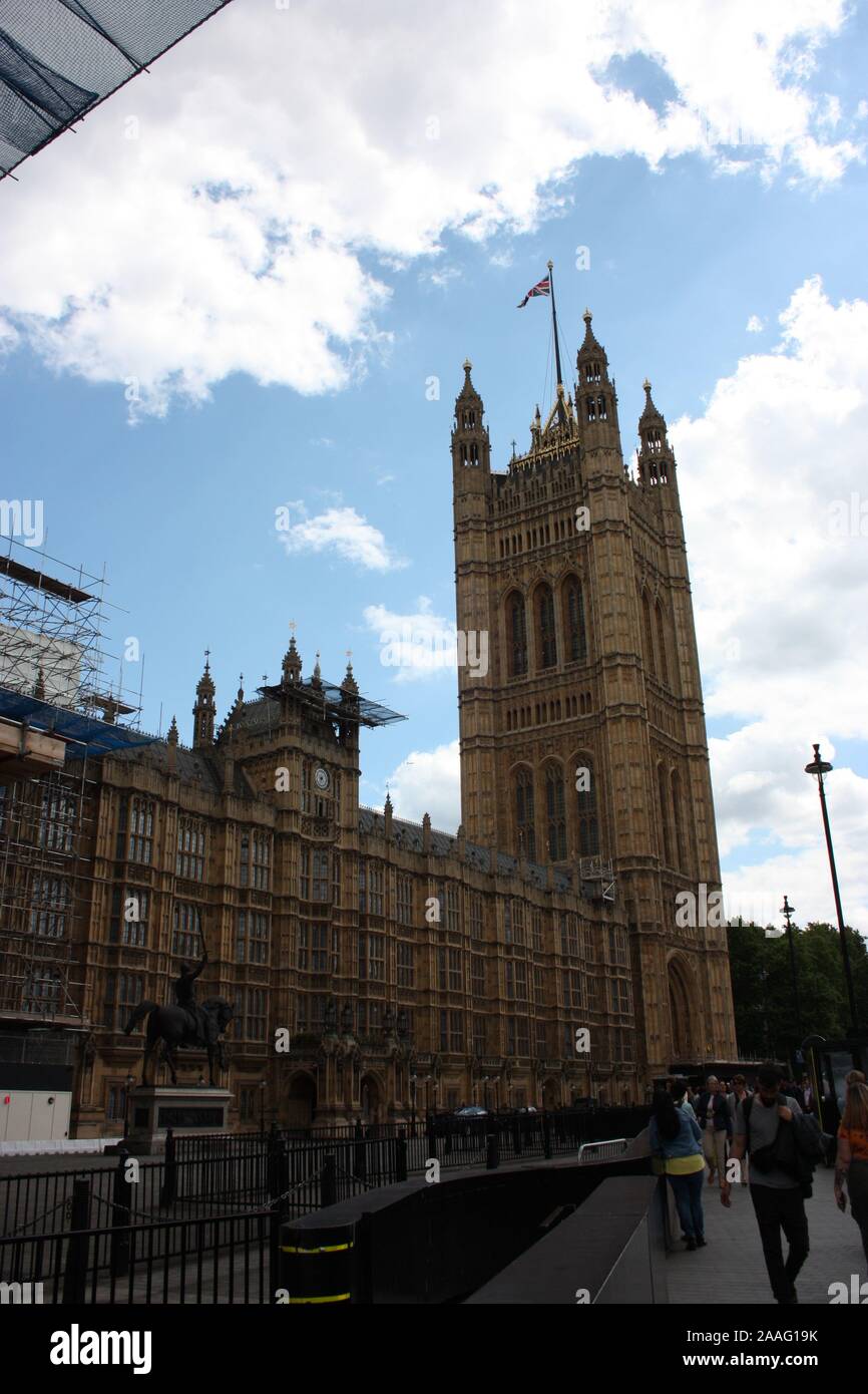the towering structure of the great palace of Buckingham palace seen ...