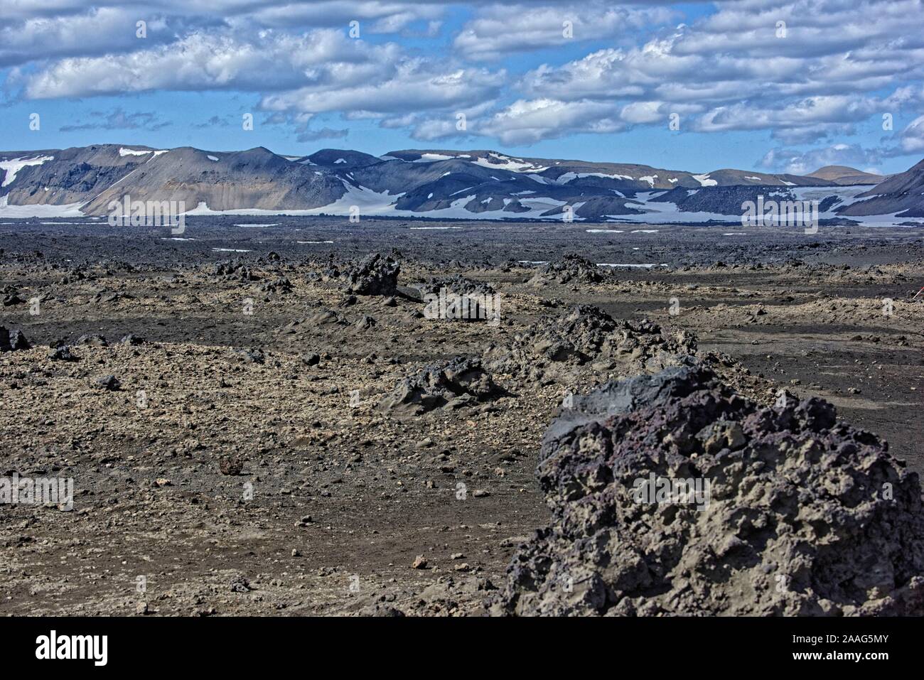 Askja Volcano and Viti crater with Lake Oskjuvatn Stock Photo - Alamy
