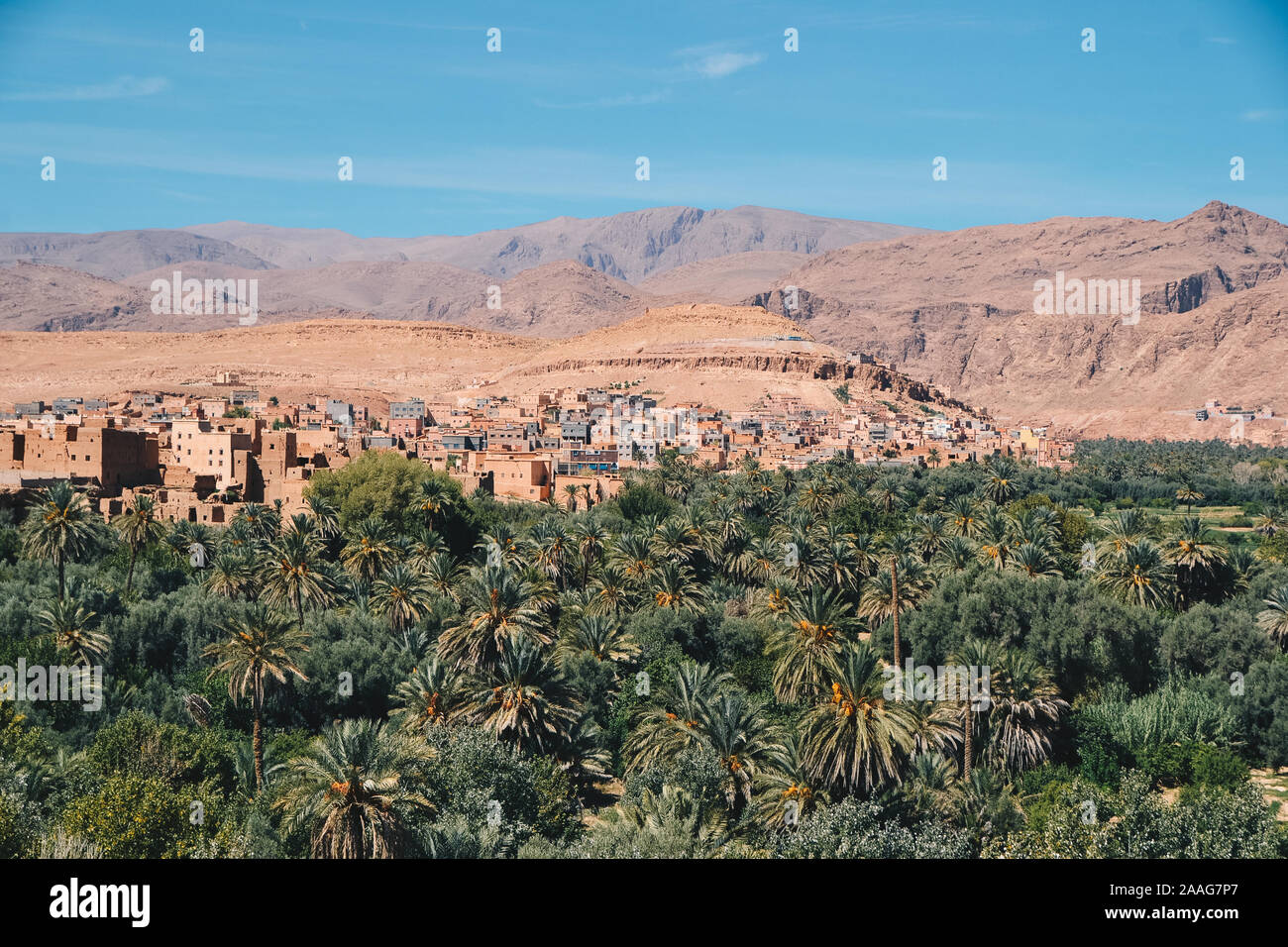 Oasis settlement arid desert hi-res stock photography and images - Alamy