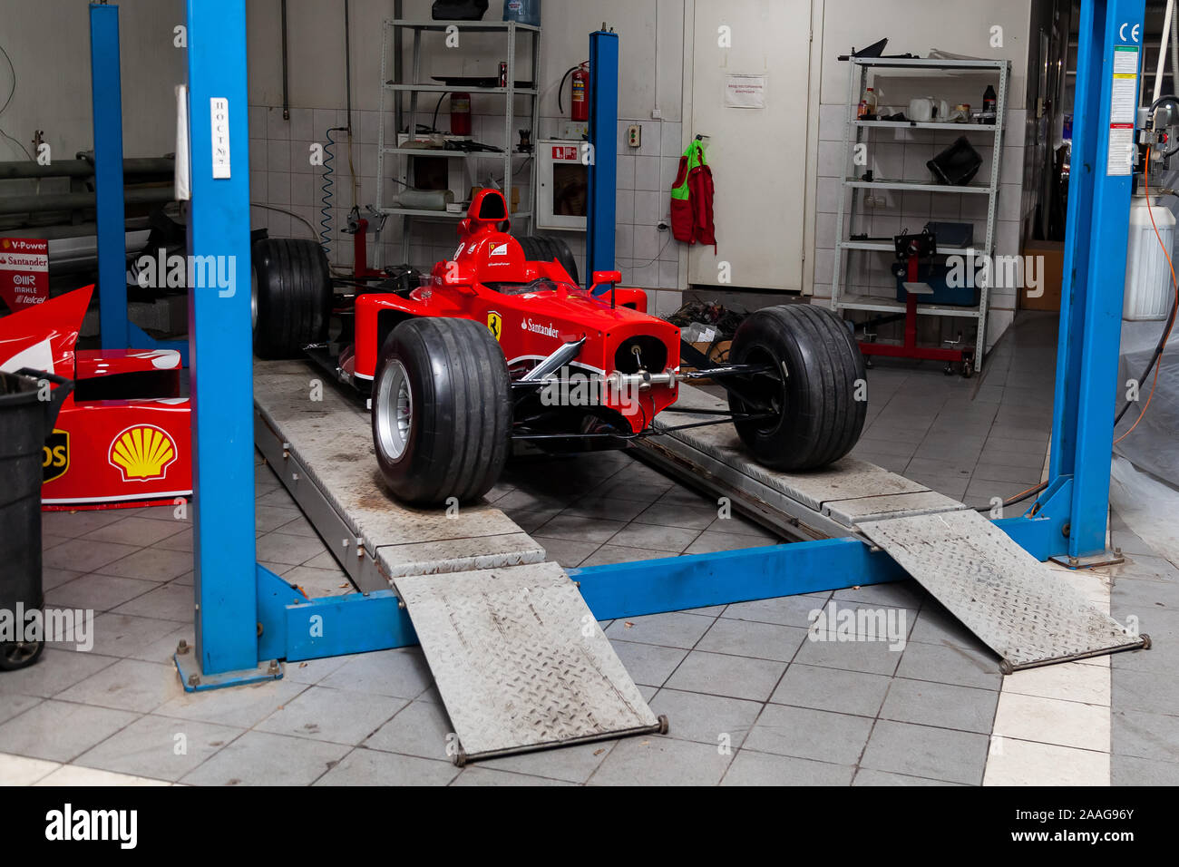Ferrari in a car workshop hi-res stock photography and images - Alamy