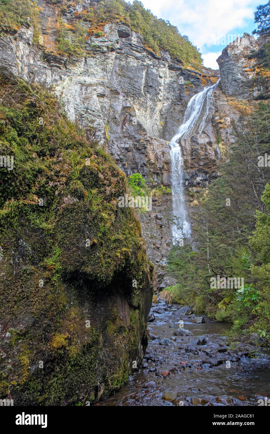 Waterfall in tongariro national park hi-res stock photography and ...