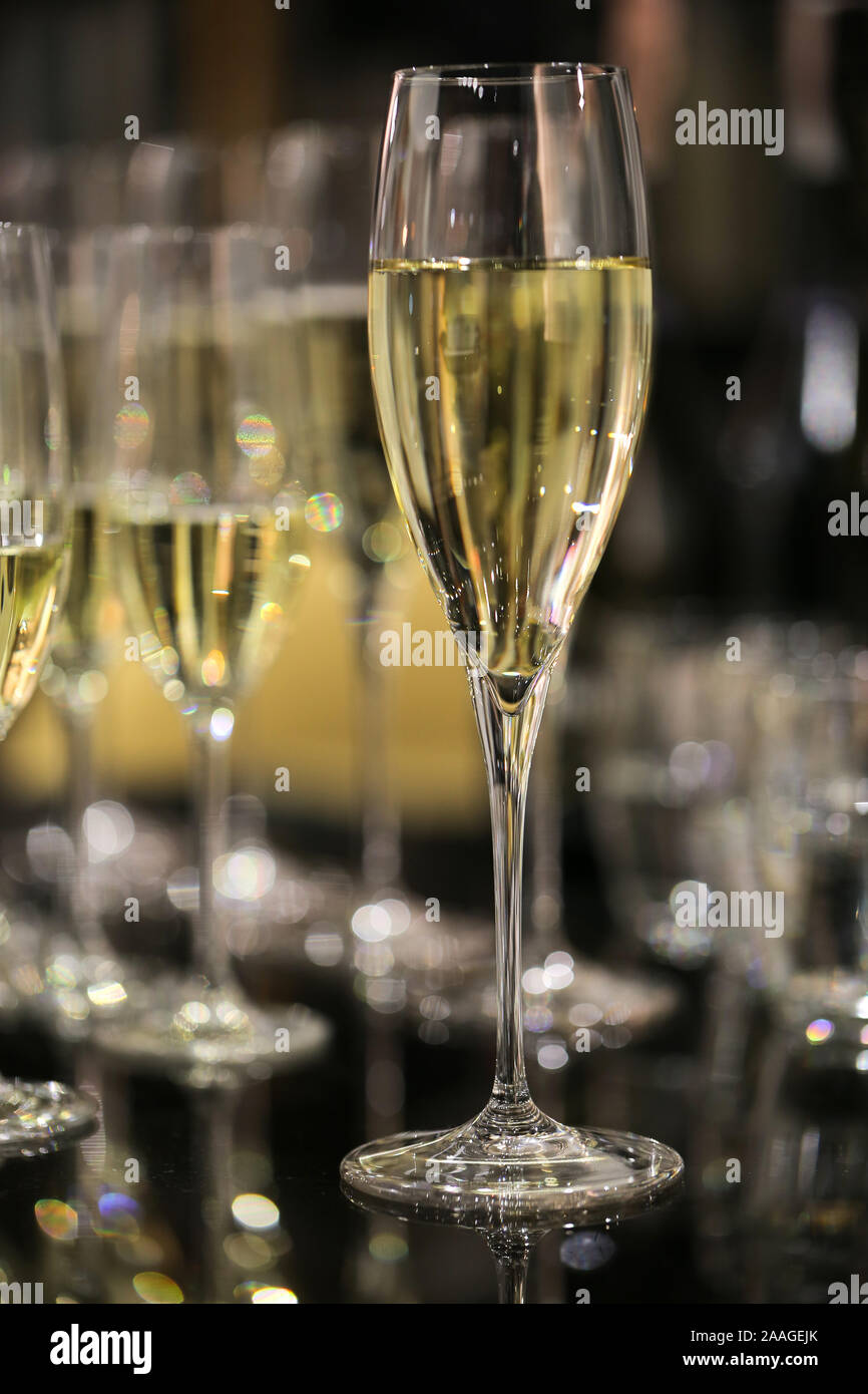 Champaign glass glasses drink celebrate hi-res stock photography and ...
