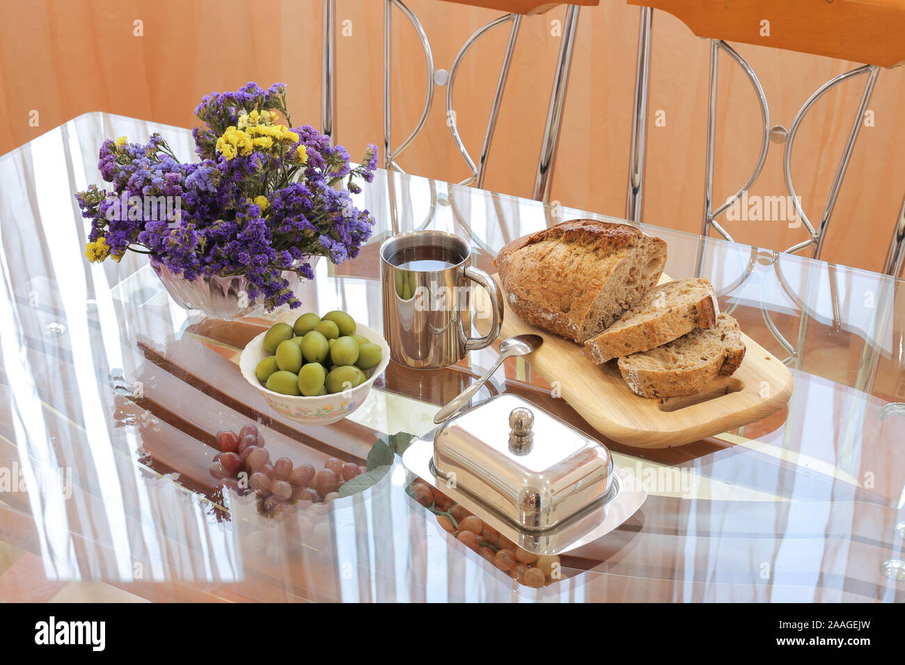 Tea and bread hi-res stock photography and images - Alamy