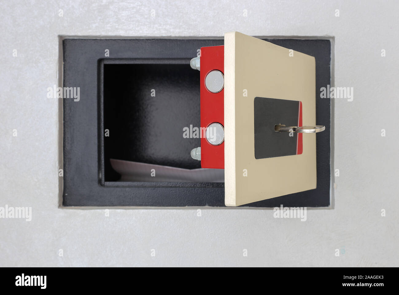 Safe in the wall hi-res stock photography and images - Alamy