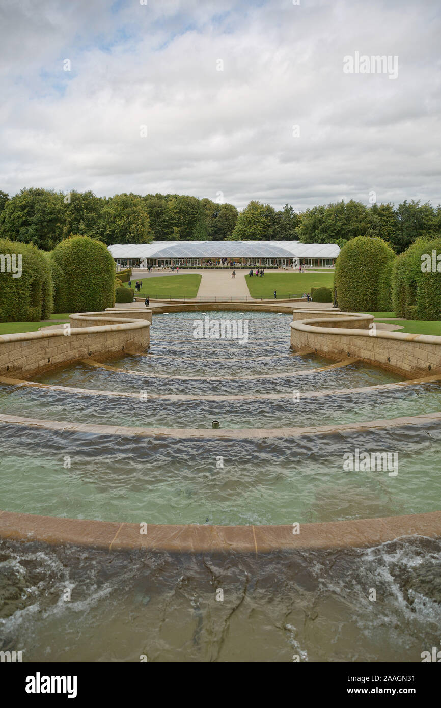 The alnwick garden water feature hi-res stock photography and images ...