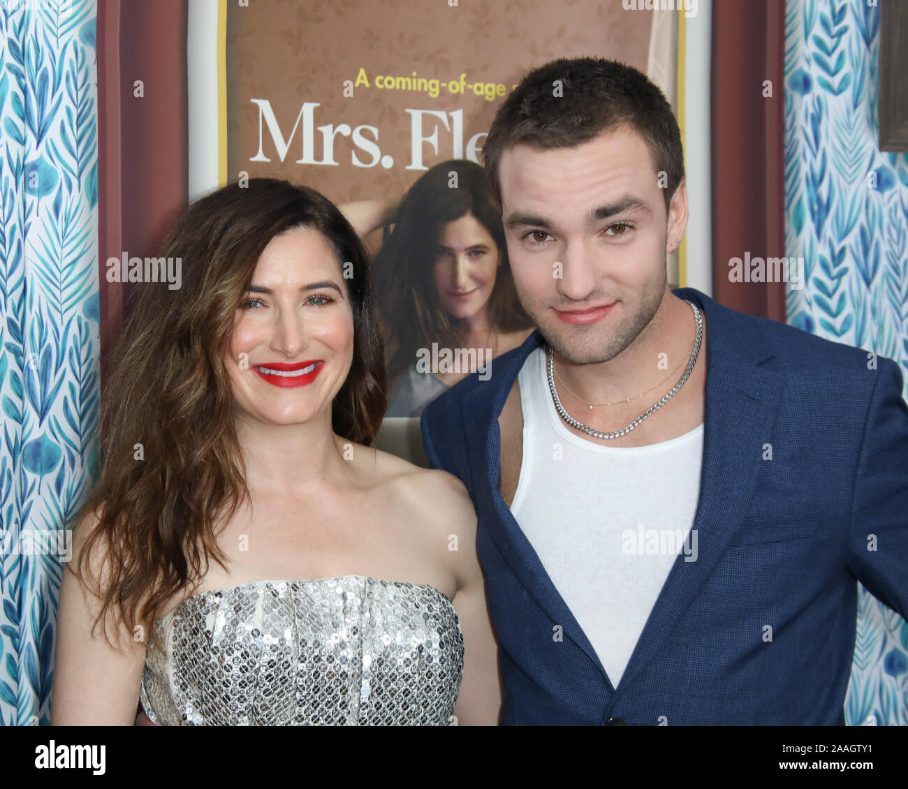 Mrs fletcher kathryn hahn hi-res stock photography and images - Alamy