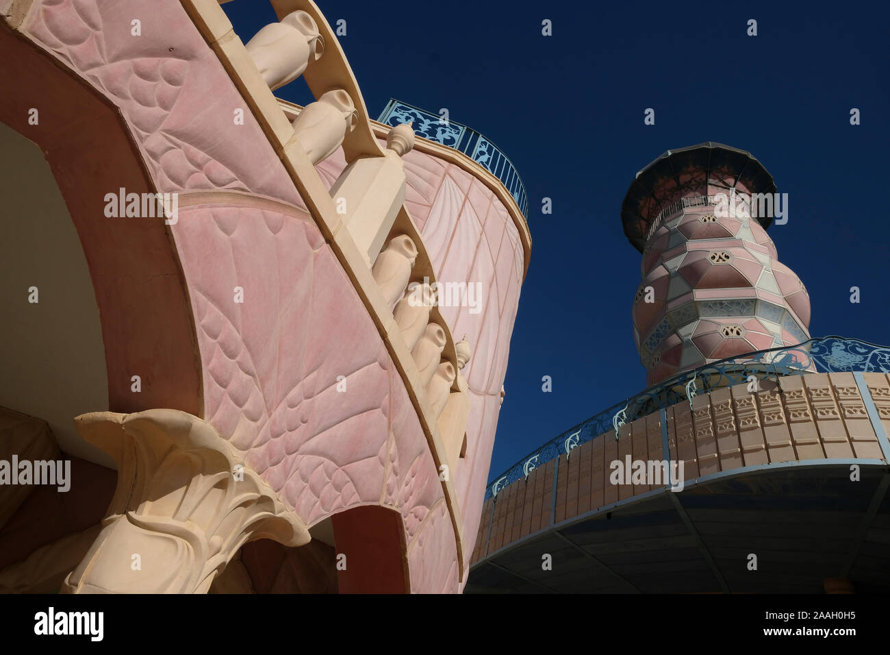 Passive cooling hi-res stock photography and images - Alamy