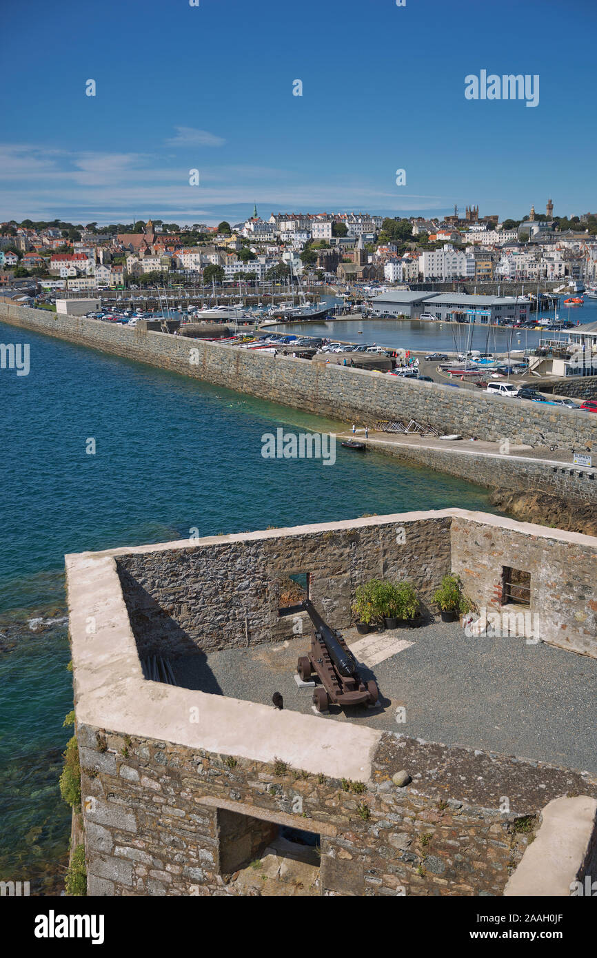 ST. PETER PORT, GUERNSEY, UK - AUGUST 16, 2017: Traversing Carriage ...