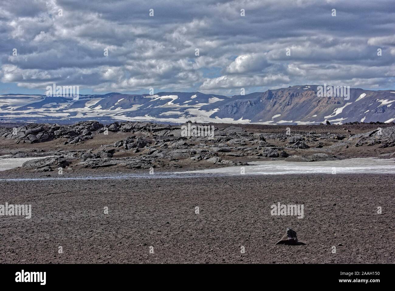 Askja Volcano and Viti crater with Lake Oskjuvatn Stock Photo - Alamy