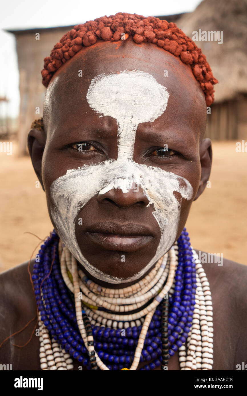 Ethiopia, South Omo, Kolcho village, face of traditionally decorated ...