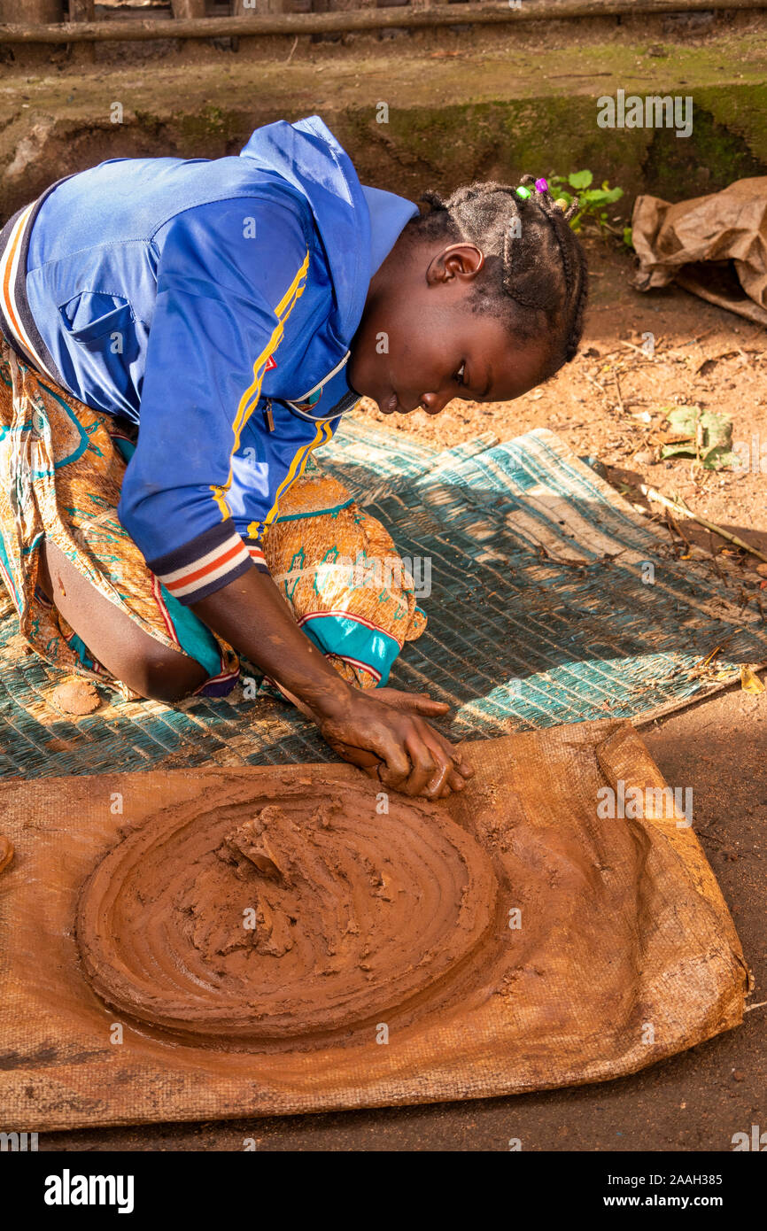 Ethiopia, South Omo, Jinka, Yenegrew Sew Aari village, potter making ...