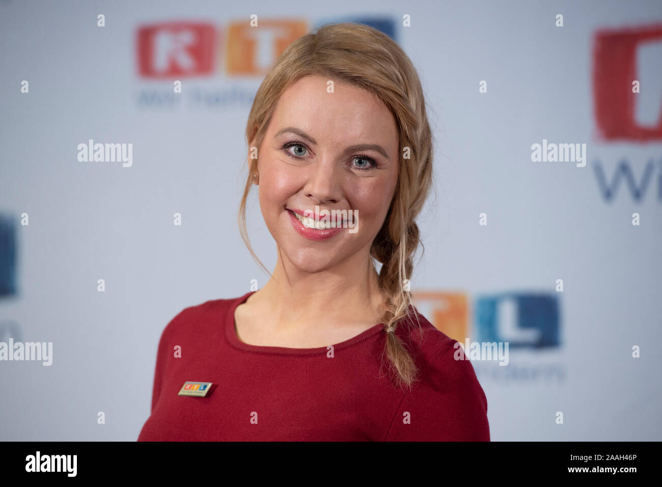Huerth, Deutschland. 22nd Nov, 2019. Jessica WESTEN, presenter ...
