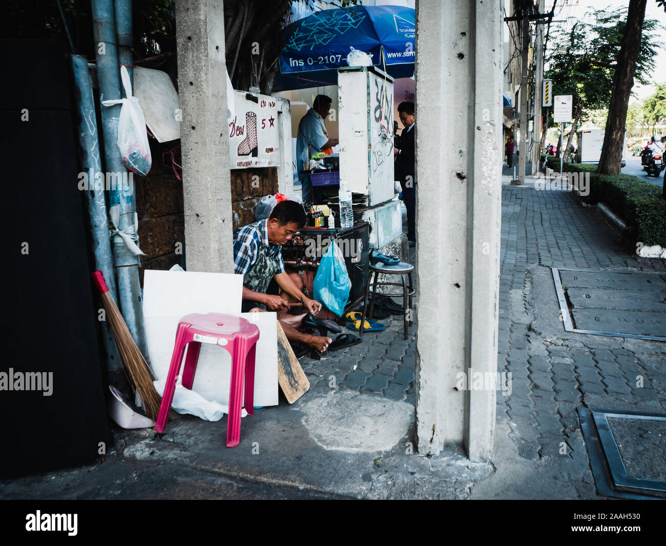 some work shop on the street in Bangkok city Stock Photo - Alamy