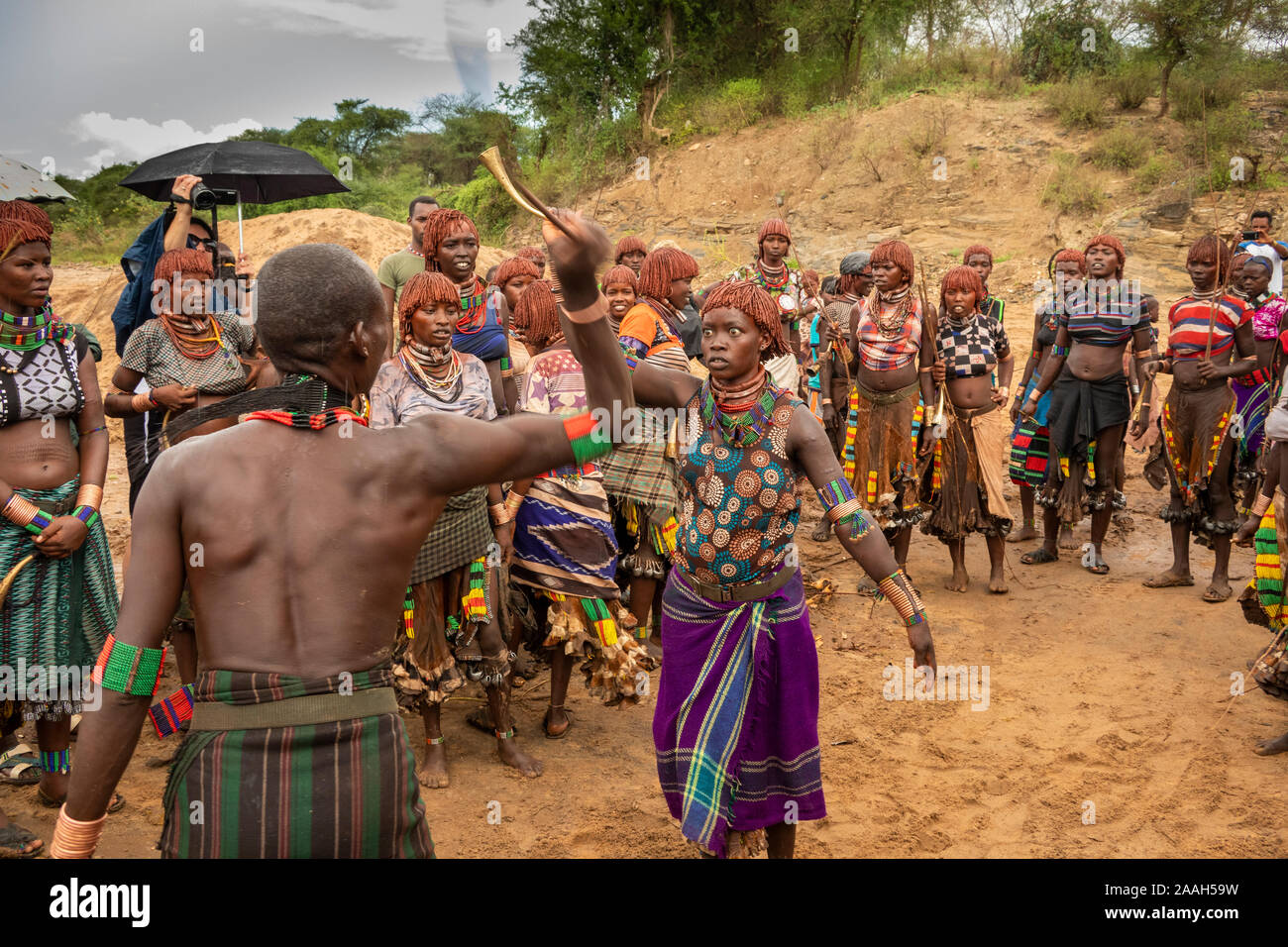 Ethiopia, South Omo, Turmi, bull jumping ceremony, Hamar tribal woman ...