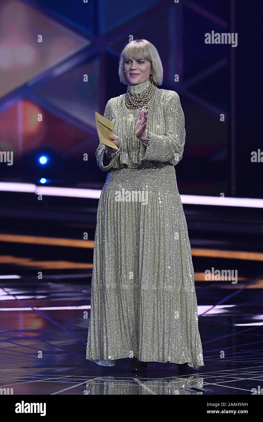 Baden Baden, Germany. 21st Nov, 2019. Anna Loos, actress, speaks at the ...