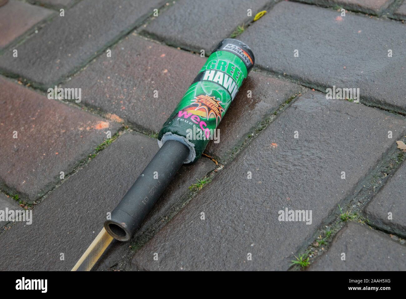 Fire crackers rocket hi-res stock photography and images - Alamy