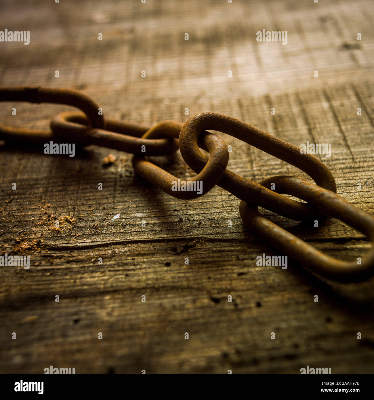 Rusty chains close up still life hi-res stock photography and images ...