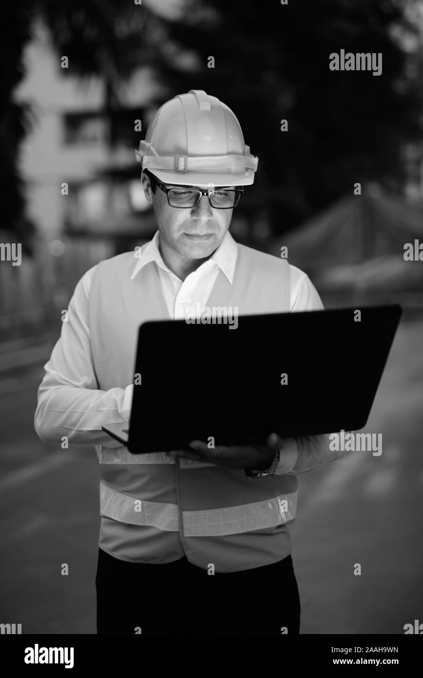 Dusk building construction site Black and White Stock Photos & Images ...