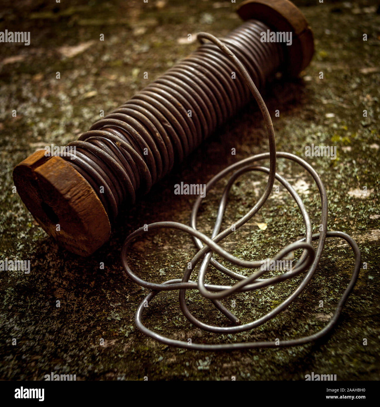 Wire to the ground hi-res stock photography and images - Alamy