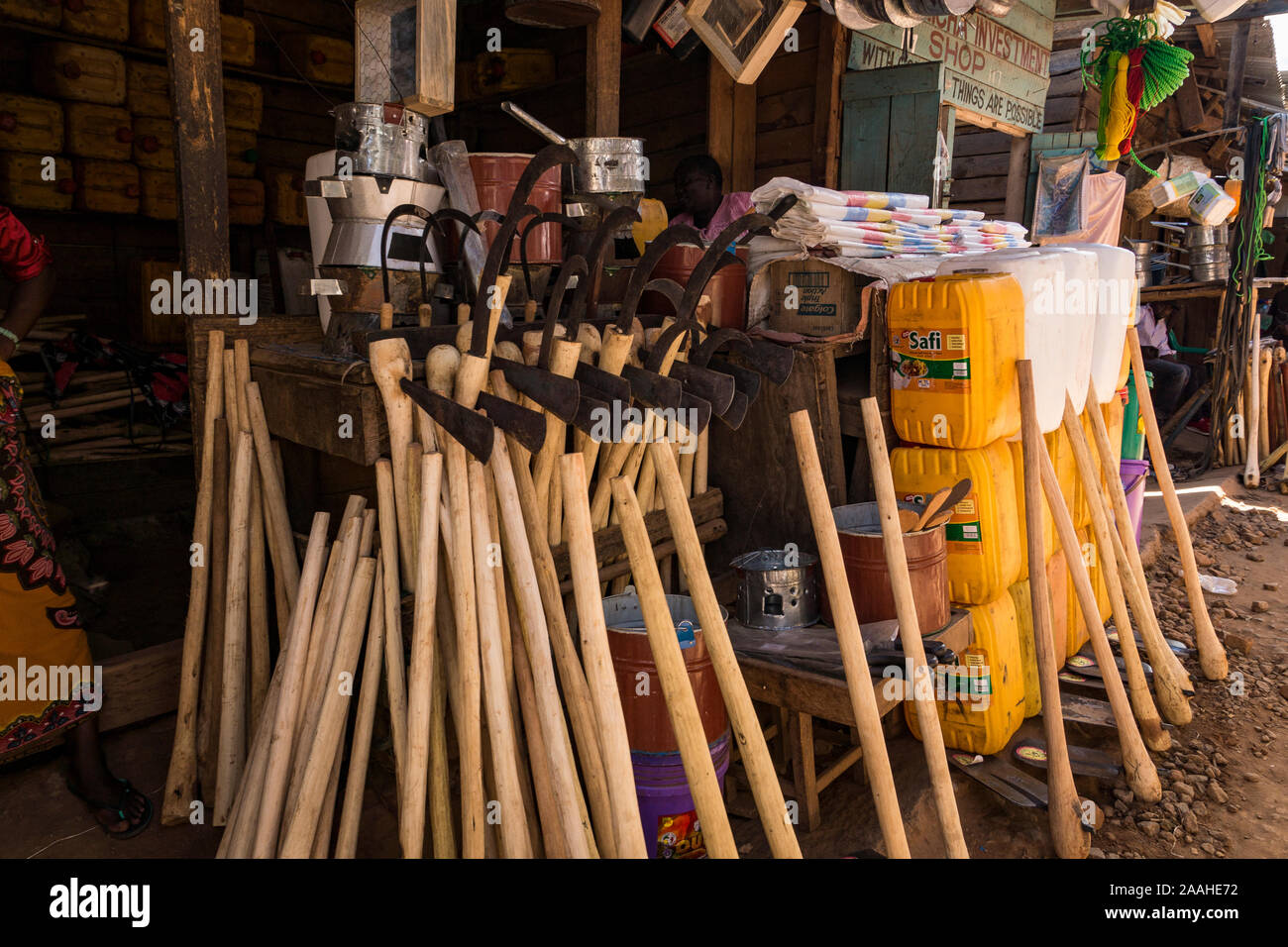 African traditional tools hi-res stock photography and images - Alamy