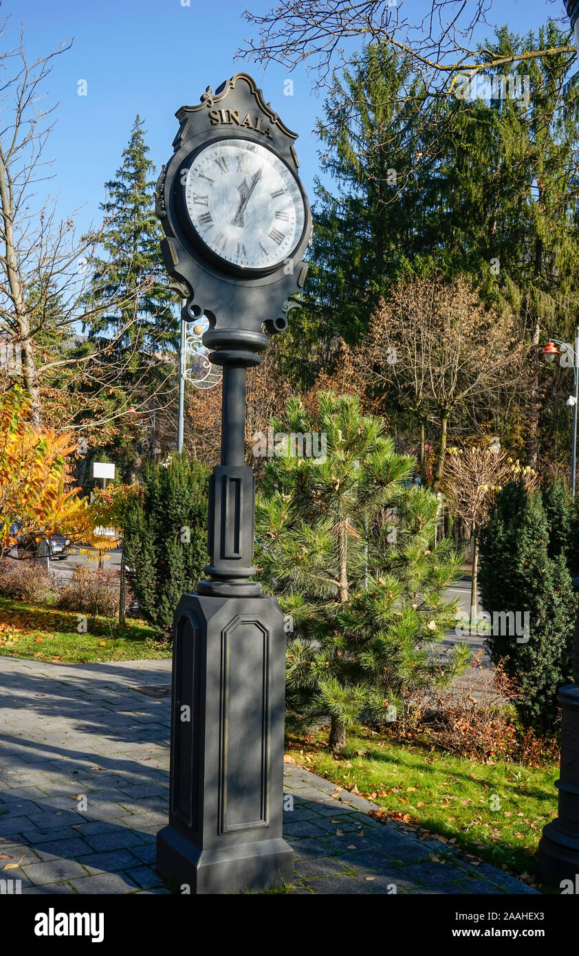 Outdoor antique pole clock hi-res stock photography and images - Alamy