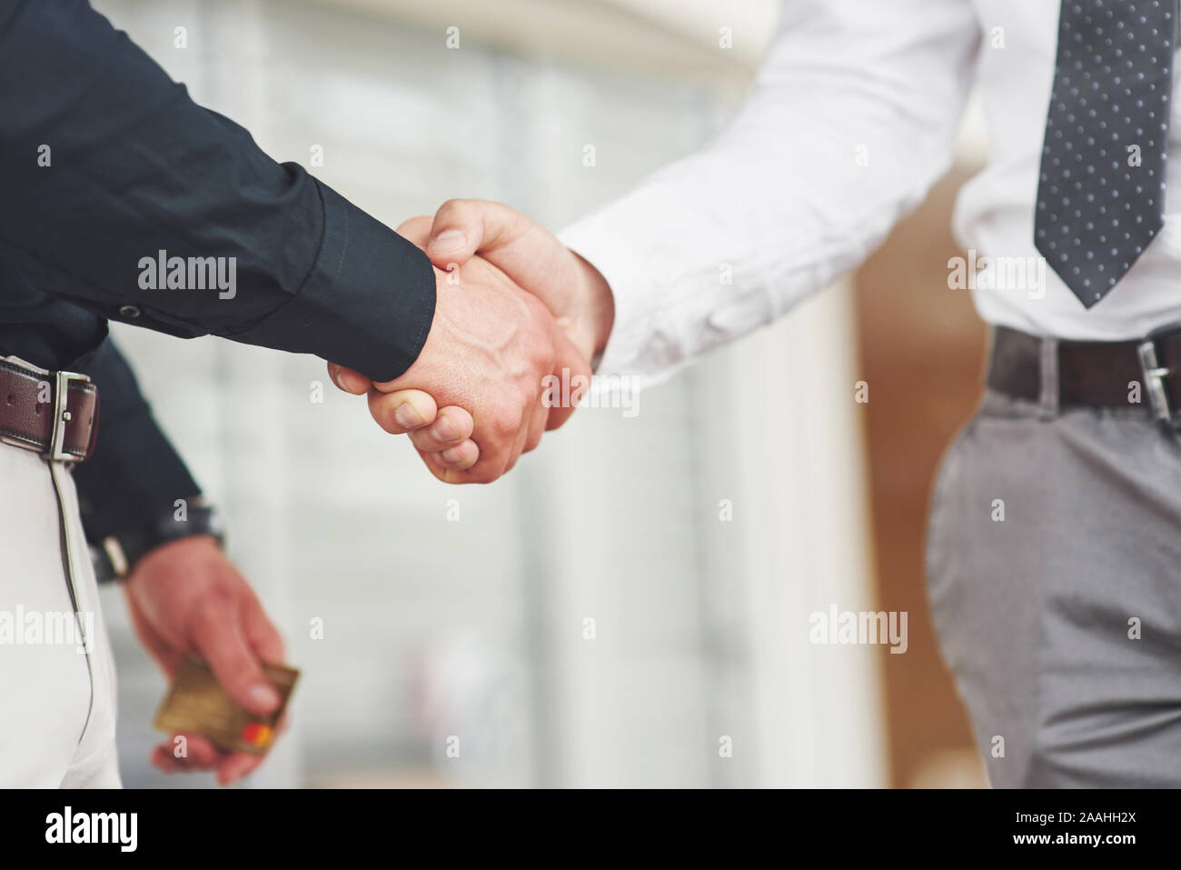 Successful sale handshake hi-res stock photography and images - Alamy