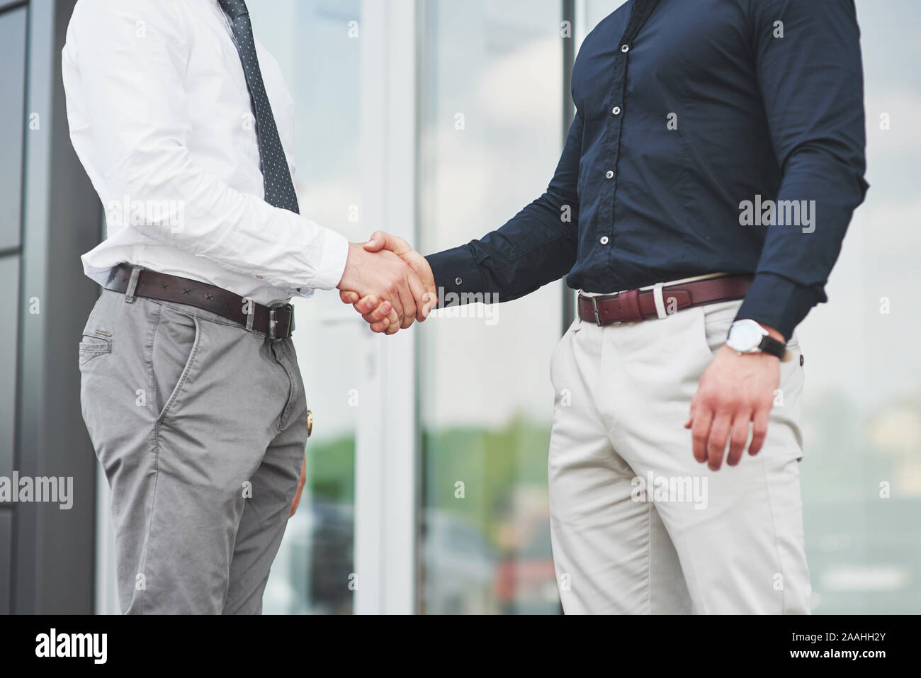 Successful sale handshake hi-res stock photography and images - Alamy