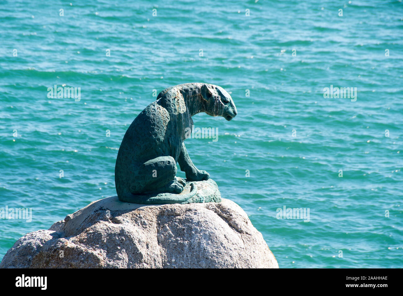 statue of a leopard Stock Photo - Alamy