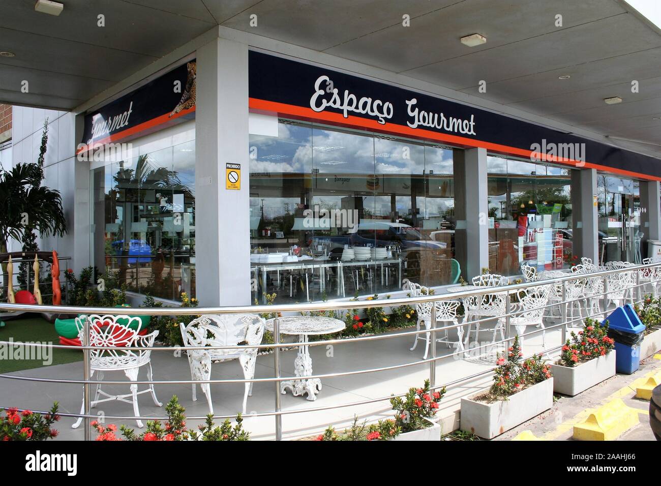 Motorway restaurant sign hi-res stock photography and images - Alamy