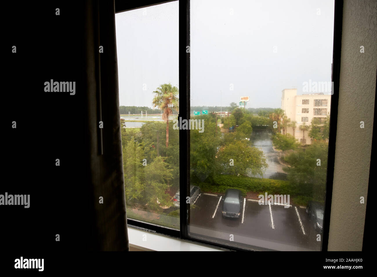 Looking out window rain hi-res stock photography and images - Alamy