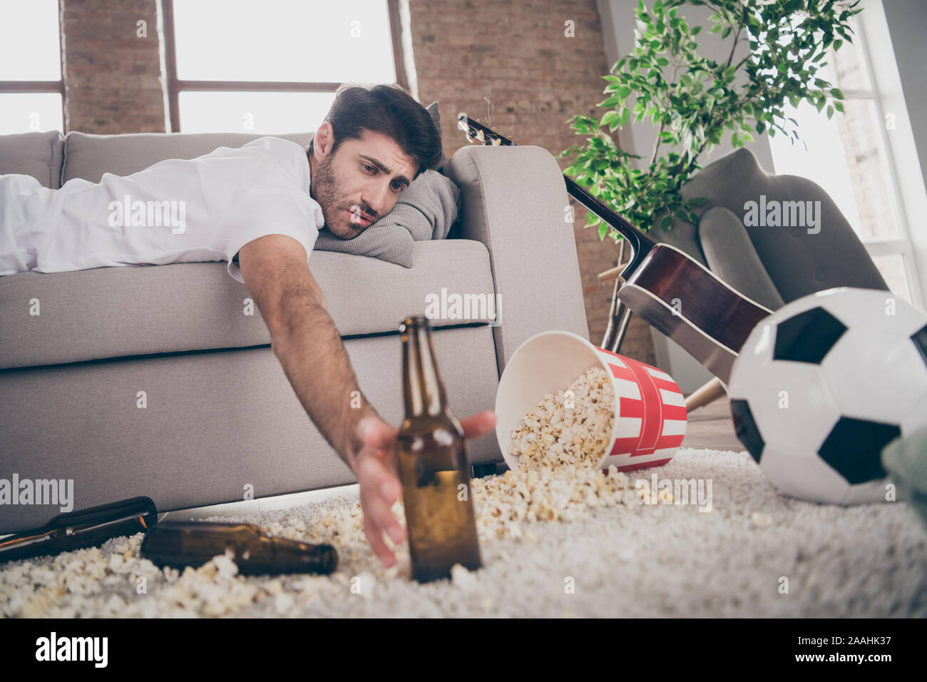 Alcohol mess beer hi-res stock photography and images - Alamy