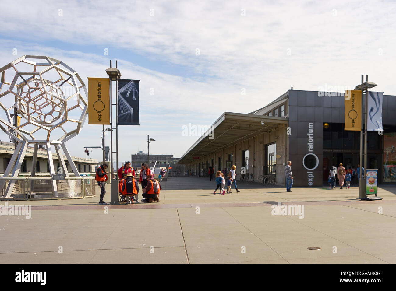 The Exploratorium science, arts and technology museum and exhibit in ...