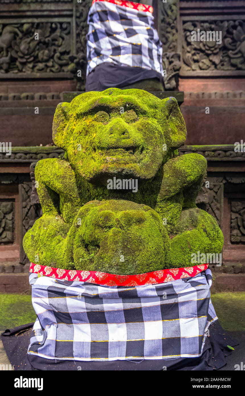 Statue in hindu temple hi-res stock photography and images - Alamy