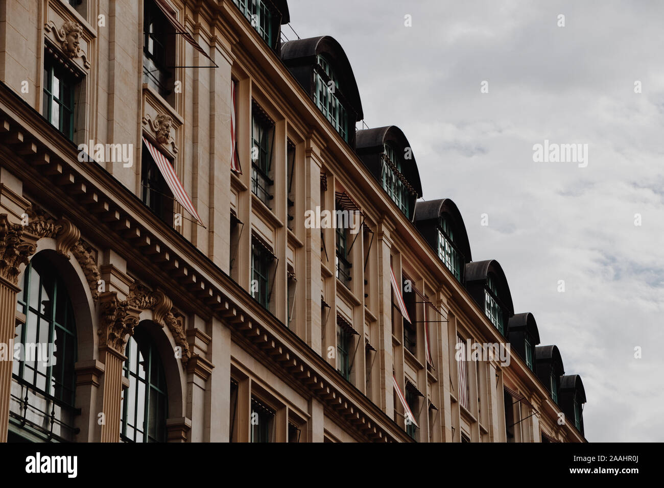 Parisian mansard roof hi-res stock photography and images - Alamy