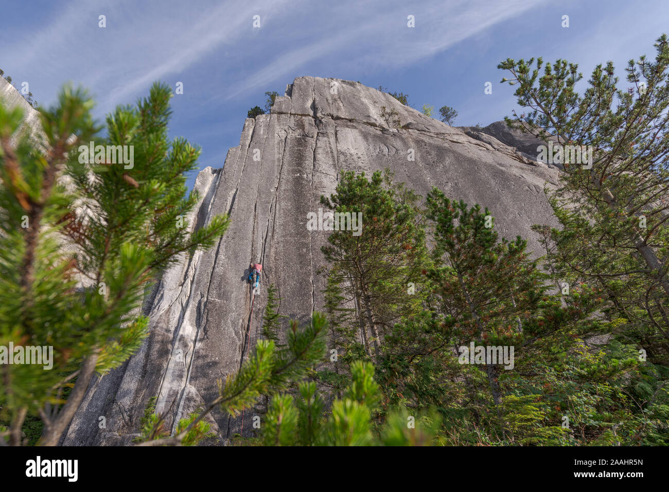Climber scaling hi-res stock photography and images - Alamy
