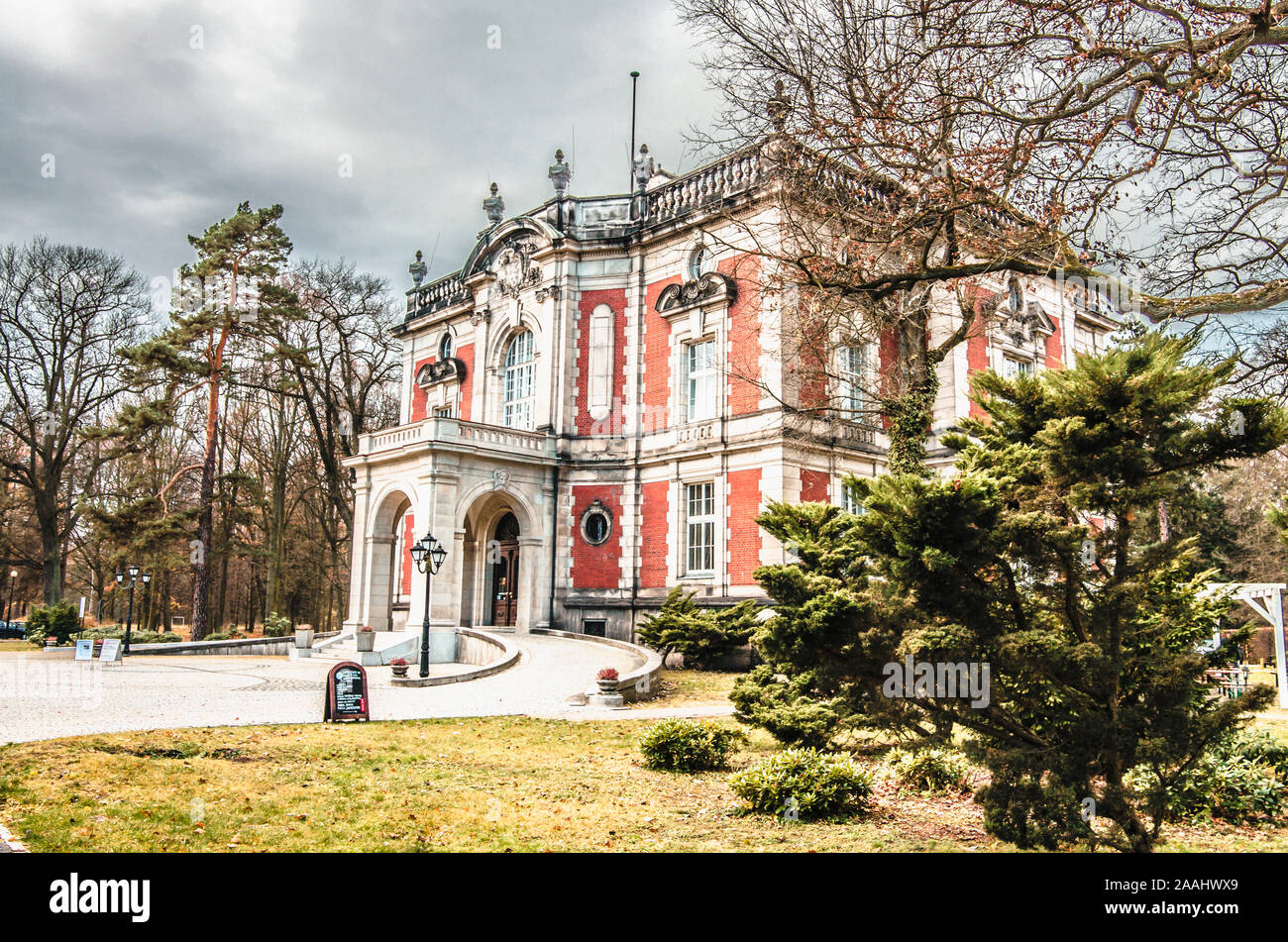 Louis xiii architecture hi-res stock photography and images - Alamy