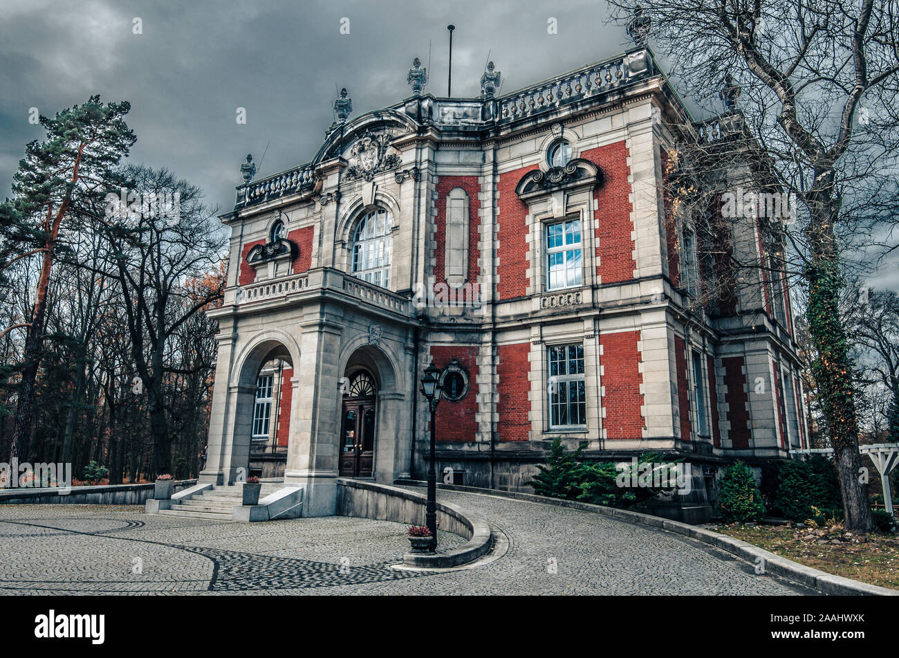 Louis xiii architecture hi-res stock photography and images - Alamy