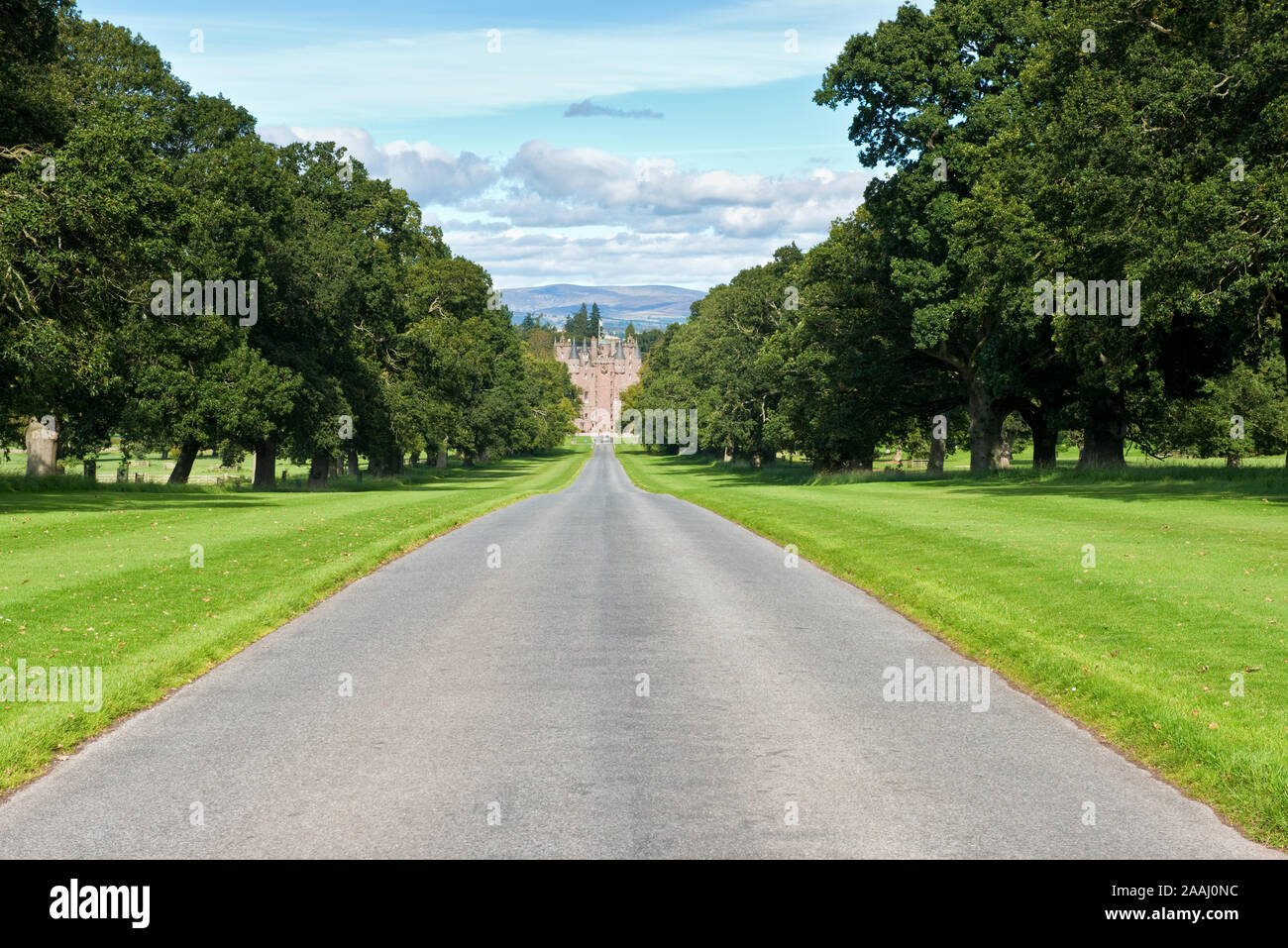 Glamis castle scotland driveway hi-res stock photography and images - Alamy