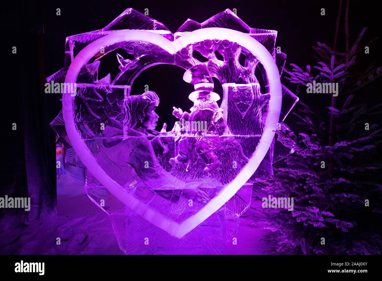 22 November 2019, Saxony, Dresden: An ice sculpture entitled "The cold ...