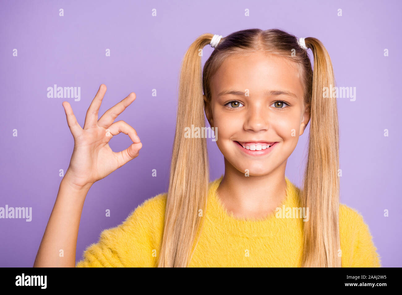 Close up photo of casual positive toothy beaming girl showing you ok ...