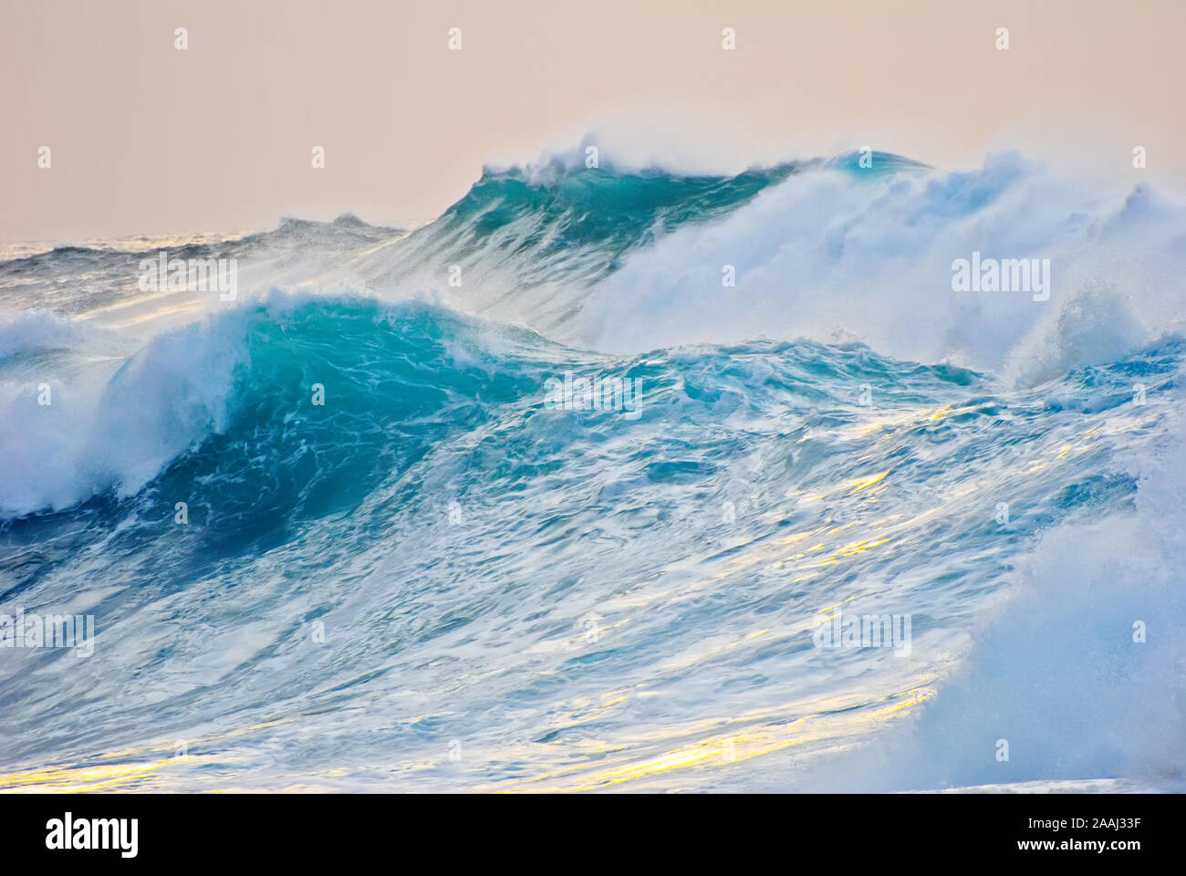 Shorebreak waves beach hawaii hi-res stock photography and images - Alamy