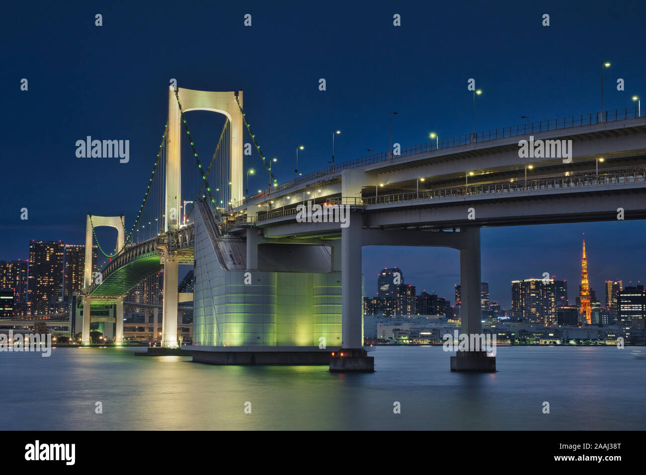 Photo of the Rainbow Brige in Tokyo at the blue time Stock Photo - Alamy