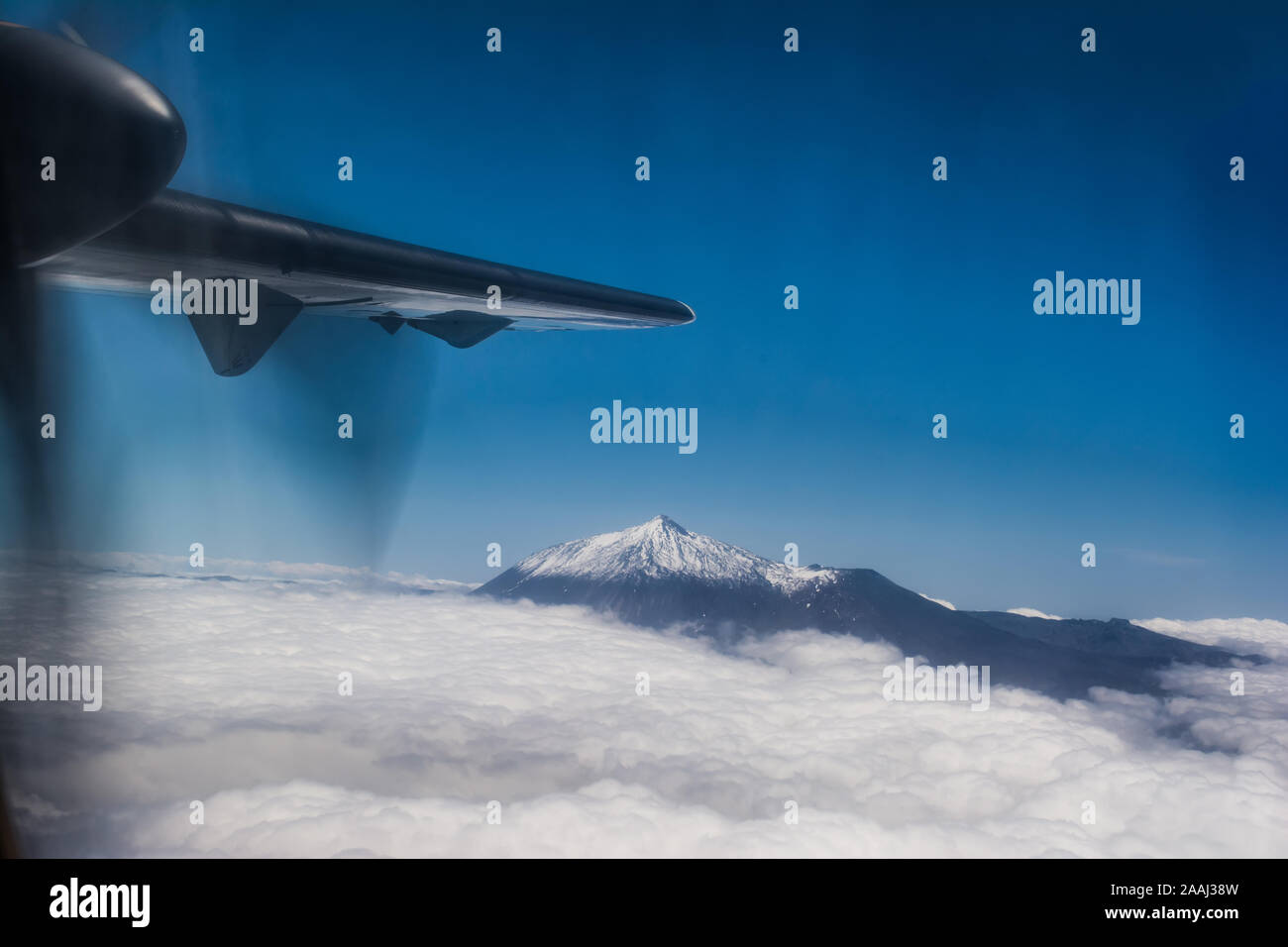 Plane over the atlantic ocean hi-res stock photography and images - Alamy